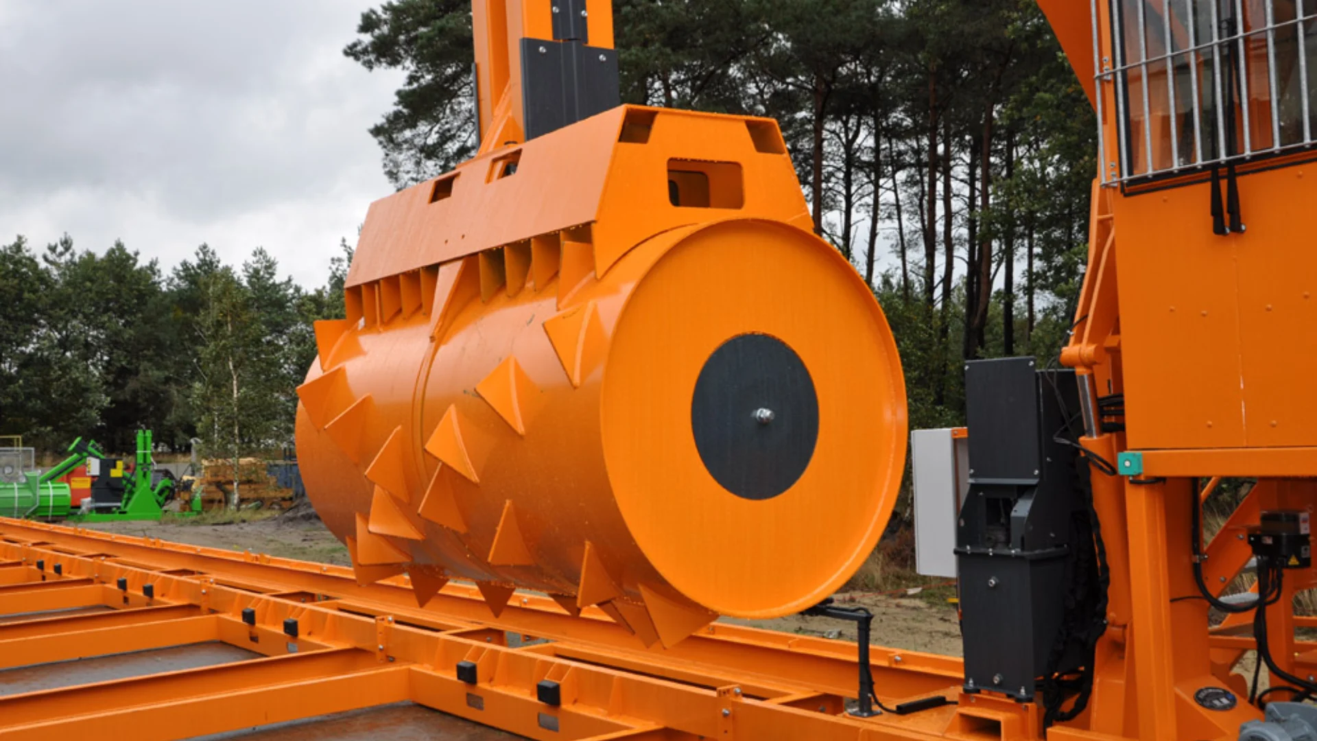 The Traversing Roll Packer | Axil